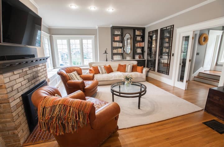Centrally Located Historic Hawthorne Home - Portland, OR