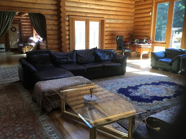 Elegant Room - Crescent City, CA