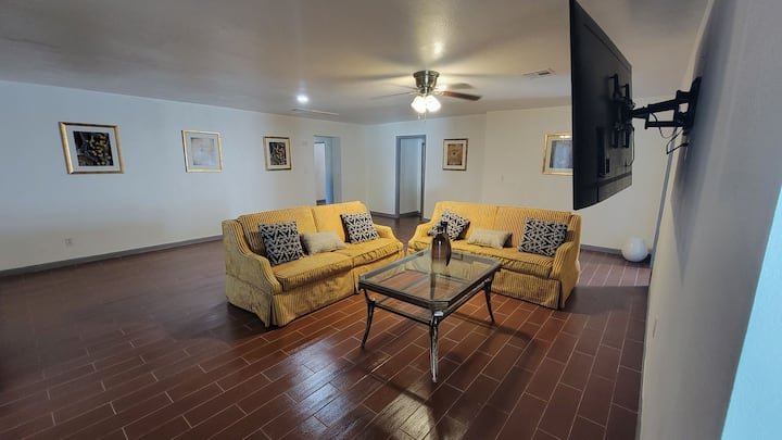 Adorable Cottage Rented By Room 7 - Santa Teresa, NM