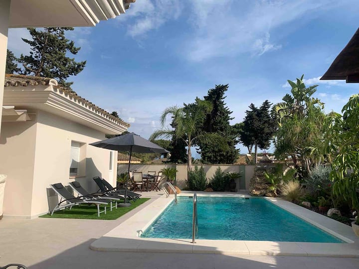 Chalet Familiar Recién Reformado Con Piscina - Cádiz