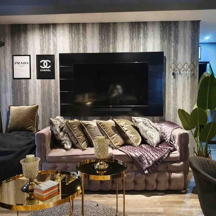 3 Bedroom 3 Bathroom Apartment@ “The Grey Mansion” - Durban