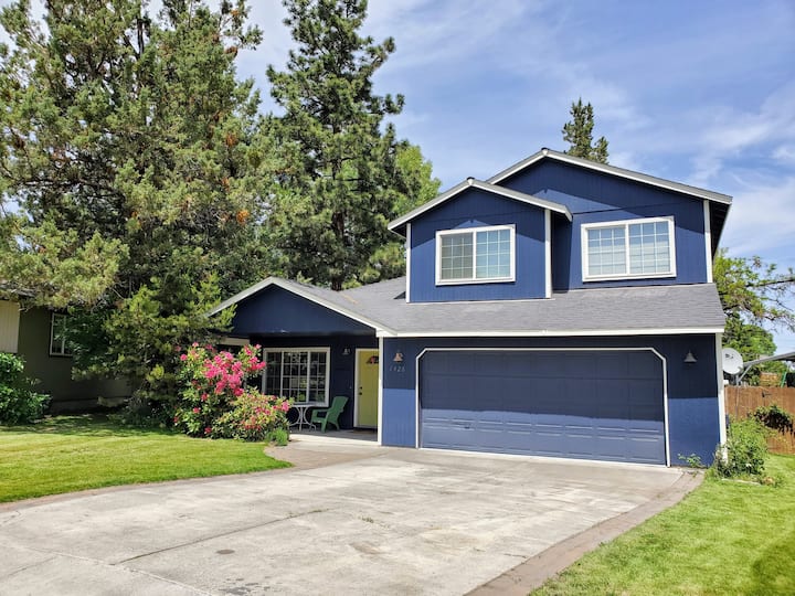 The Blue Rhodie| Centrally Located Family Retreat - Bend