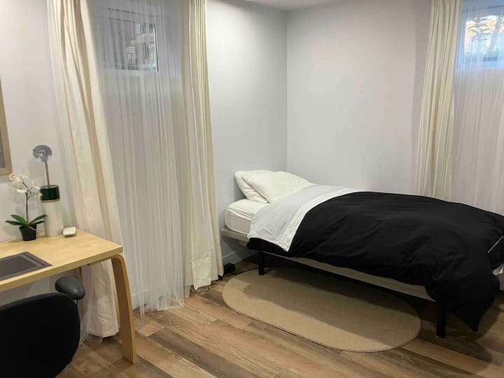 Private Bedroom & Bathroom - Edmonton, Canada