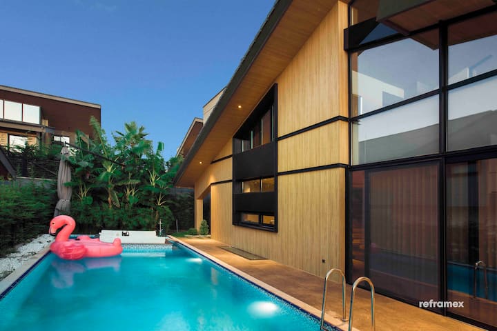 Luxury Villa W/ Pool, Sauna & Garden In Cesme 6br - Çeşme