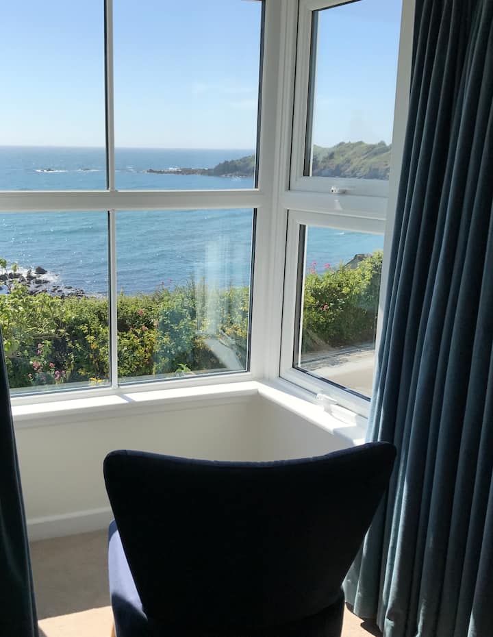 Stunning Sea Views, Light, Airy And Spacious. - Coverack
