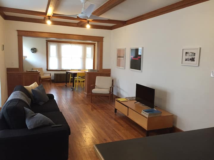 Perfect Midtown Living - Mission, KS