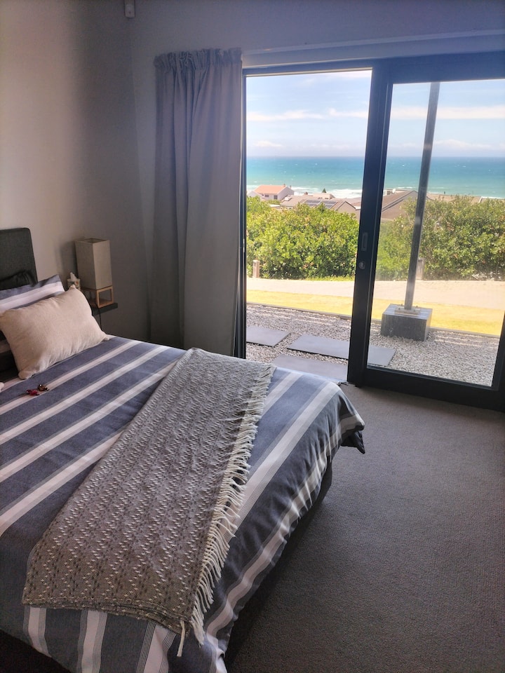 Lazy Waves - Port Elizabeth