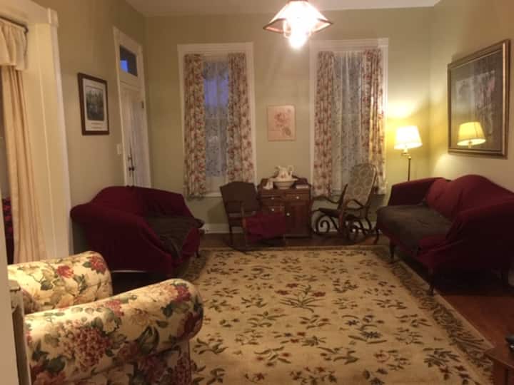 White Tree Inn-5 Bedrooms In 1920’s Boarding House - Lexington, VA