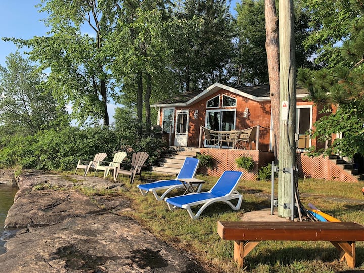 Island Retreat At Waters Edge 
Boat&motor Included - Algonquin Provincial Park