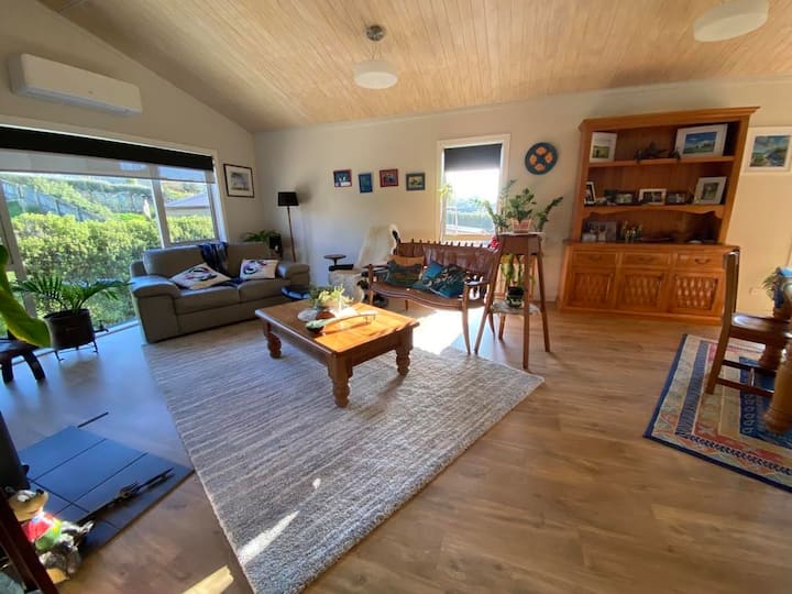 Aloha Retreat - Raglan