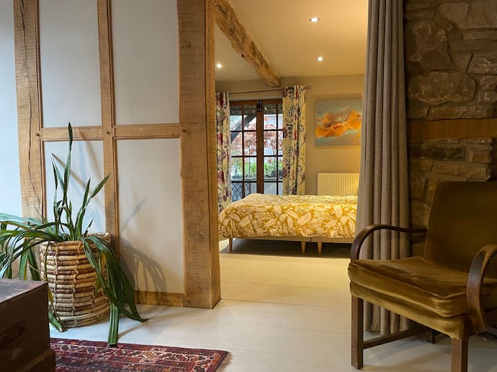Superb Granary Nr Malvern In Pretty Vilage - Herefordshire