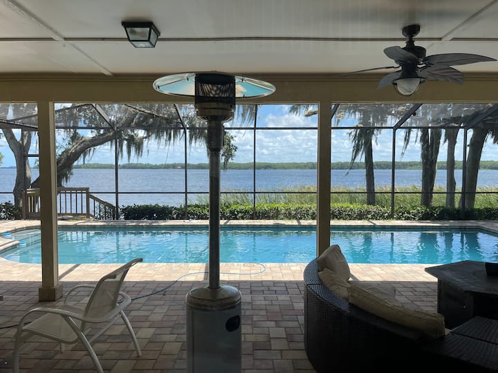Lakefront Mansion,  Pool & Jacuzzi, Restaurants - Palm Harbor, FL