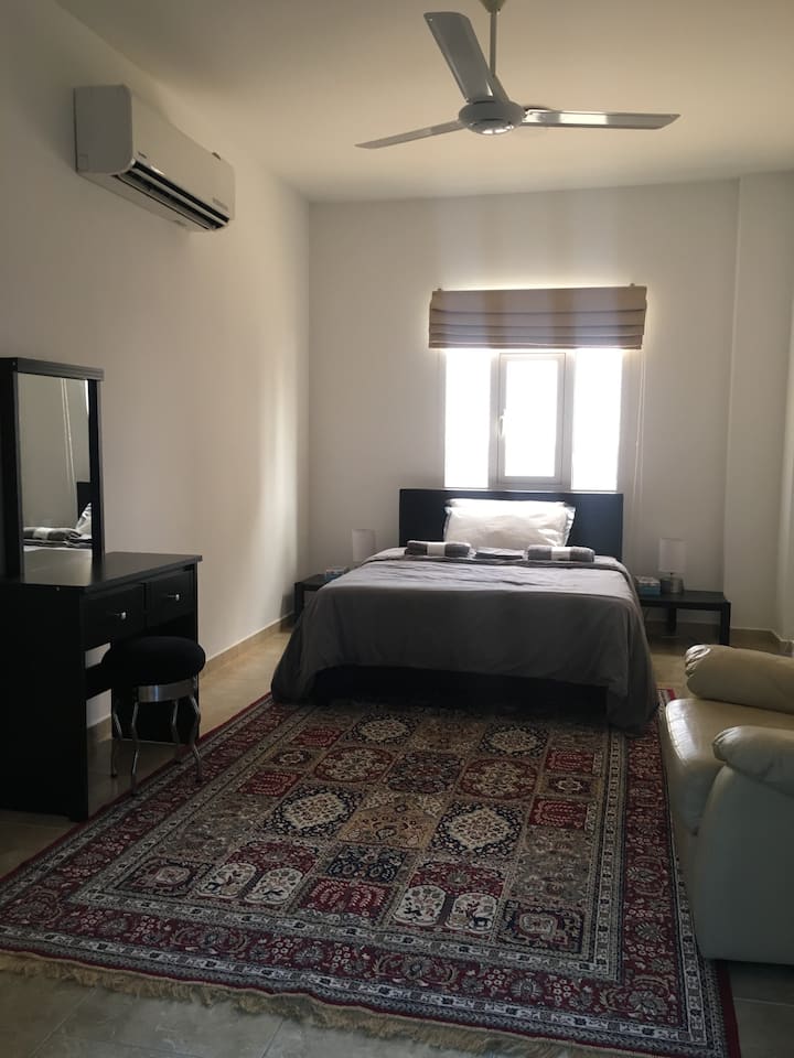 Clean & Comfortable 2 Bedroom Apartment - Omán