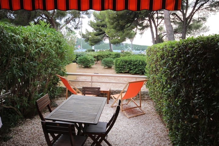 Studio Rez-de-jardin, 50 M De La Plage Vue Sur Mer - Saint-Mandrier-sur-Mer