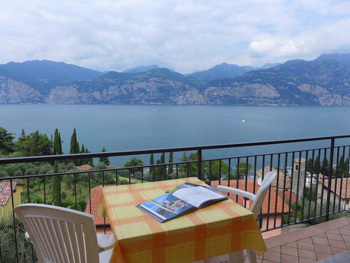 Balcony With Stunning Lake View, Swimming Pool - Malcesine