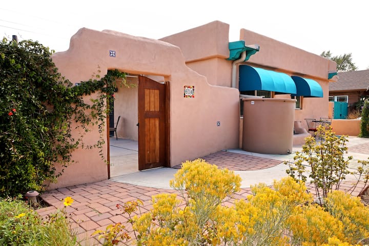 Walk To Old Town From Casita Castaña - Albuquerque, NM