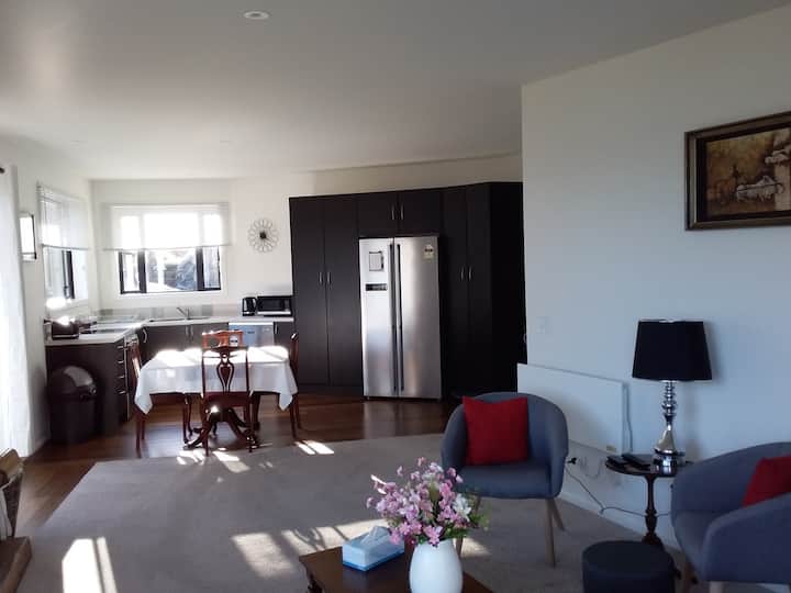 Cozy Flat - By The Lake And Close To Ski Field - Queenstown