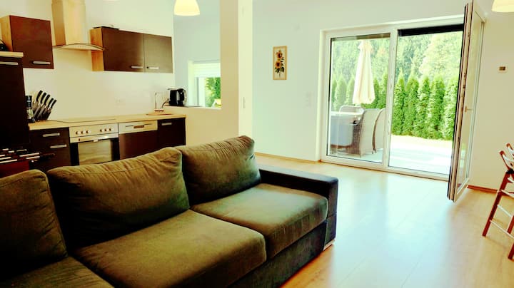 Spacious Apartment With Private Garden - Linz