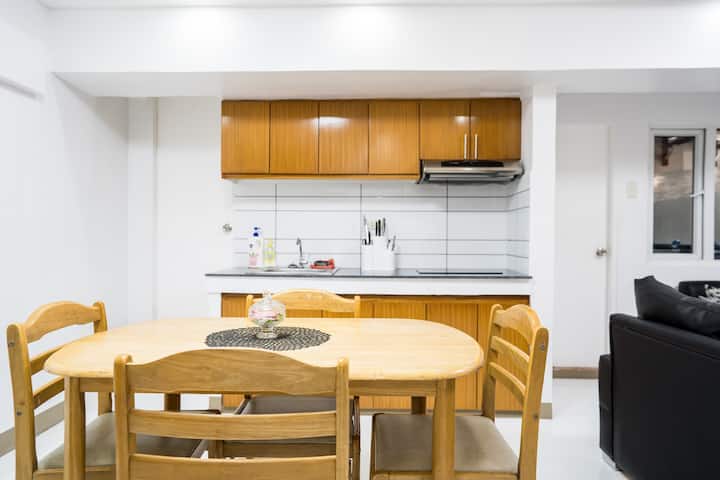 Sophiya's Place Malate 2: Homey 69sqm Apartment - Manila