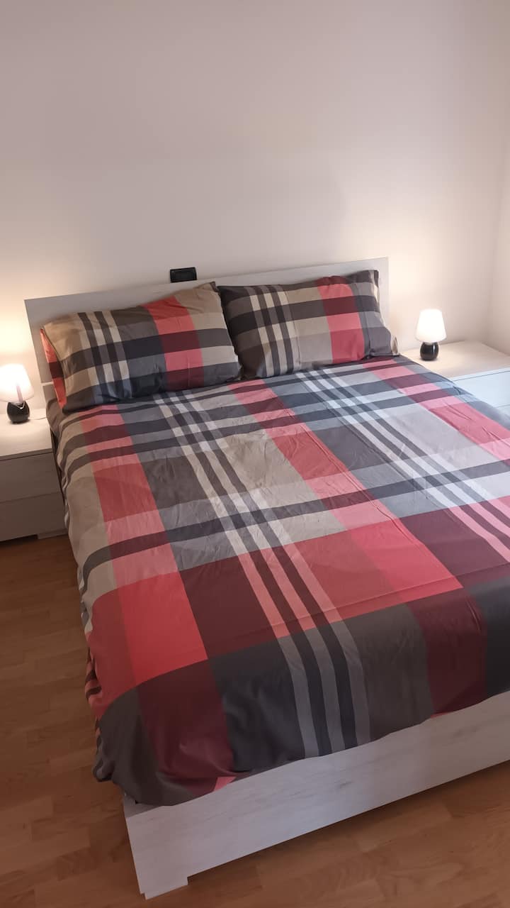 Camera Matrimoniale, Tv, Bagno Dedicato Clima - Vérone