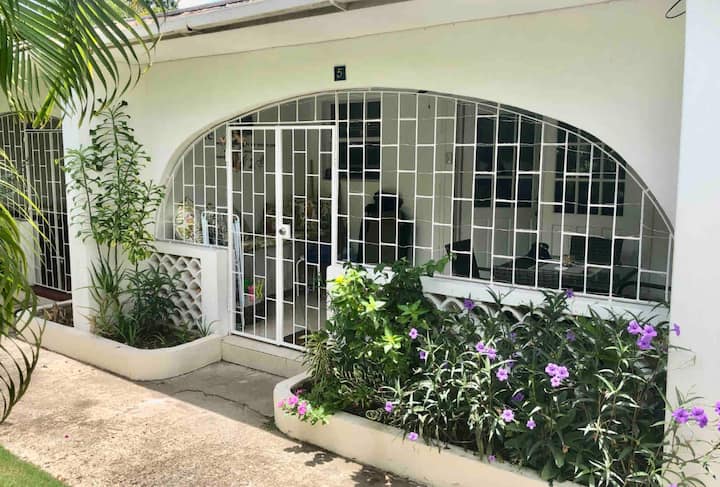 West Coast 1 Bedroom Apartment- Close To Beach (5) - Barbados