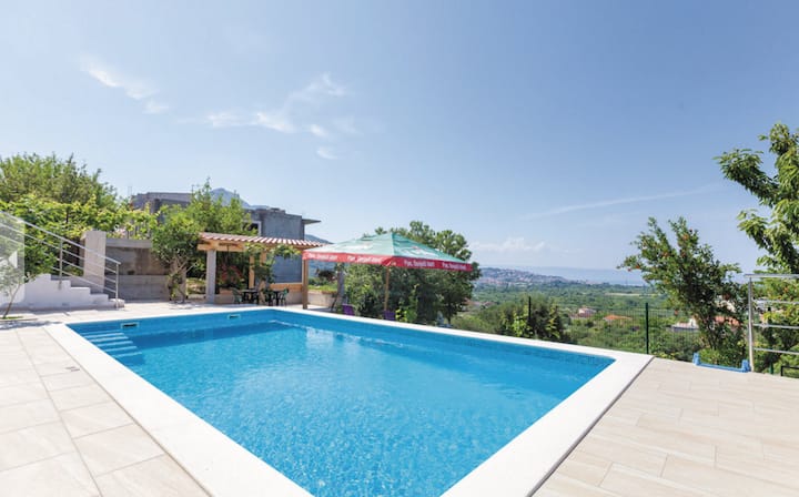 Apartment With A Beautiful View - Croatia