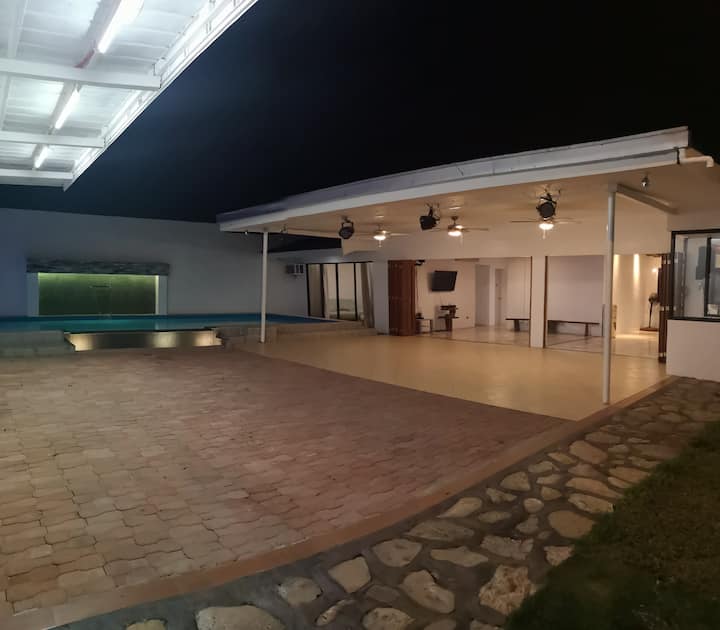 108 Place,  Entire House W/ Pool & Event Place - Bacólod