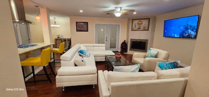 Large Cozy Newly Renovated 
Home Near Nrg, Med Ctr - Stafford, TX