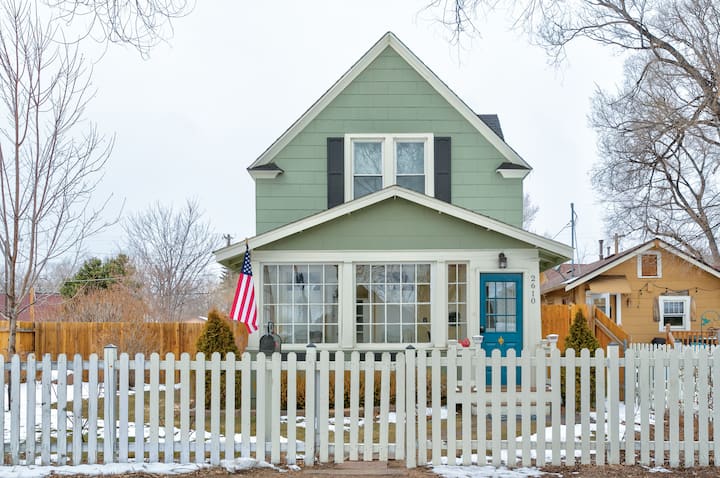 The Historic Blue Bird Cottage @ Base Of Rcky Mtns - Colorado Springs, CO
