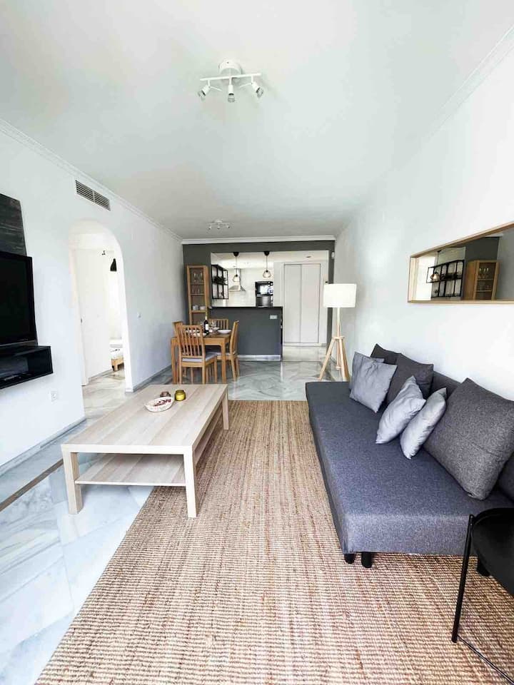 A Pie De Puerto Banus, Dos Dormitorios Y Un Baño - Puerto Banús