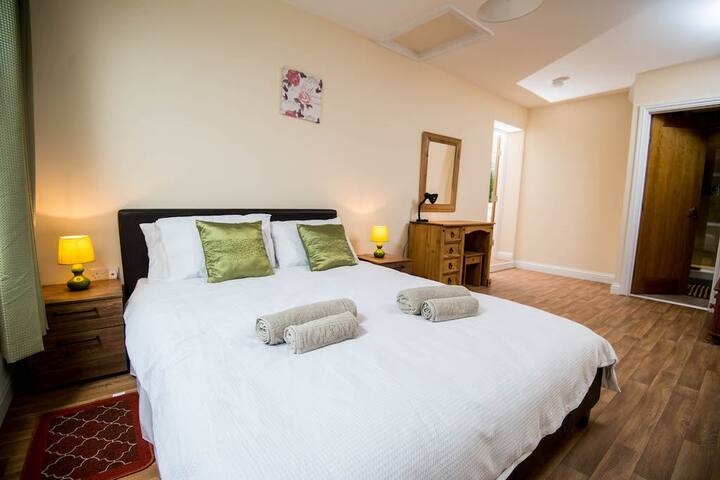 10 Best Airbnb Vacation Rentals In Laugharne, UK - Updated 2024 | Trip101