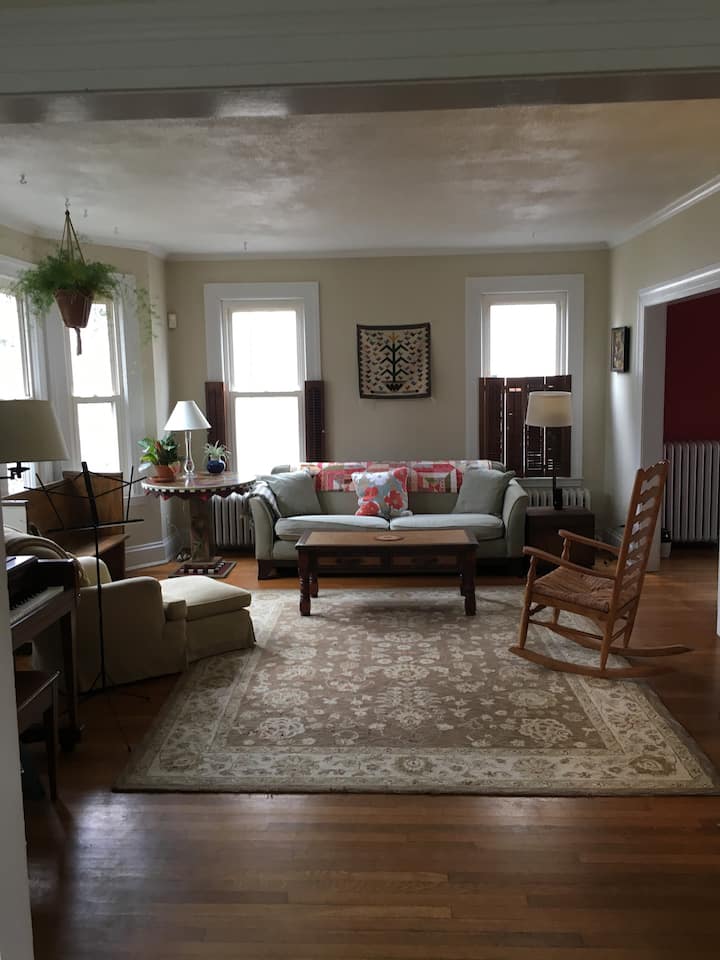 Hartford Home, Cozy And Welcoming - West Hartford, CT