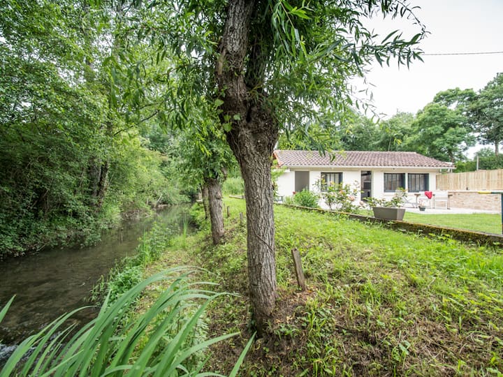 Au Fil De L'eau - Périgord