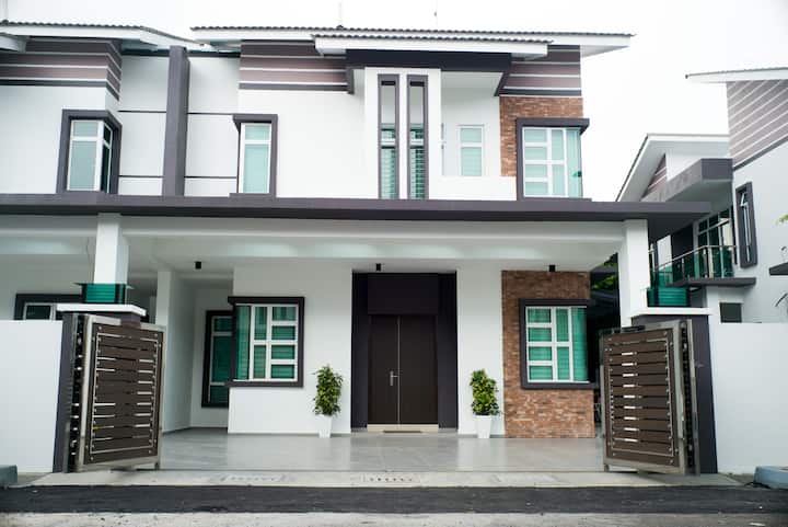 Brand New Double Storey Semi-detached House - Batu Pahat