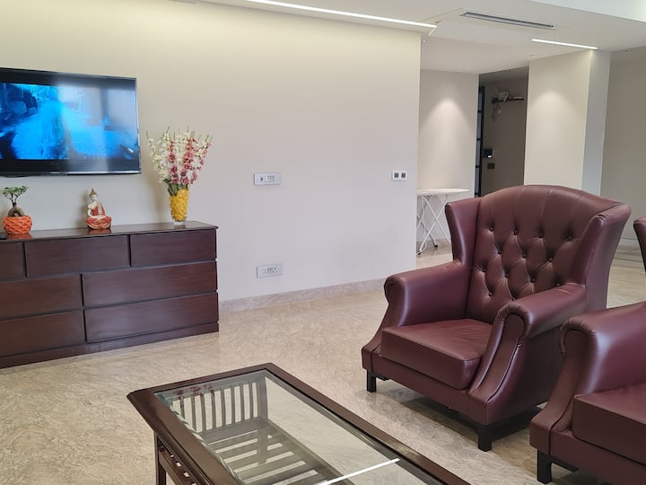 Sky View 4br Defence Colony-cook-breakfast-parking - New Delhi