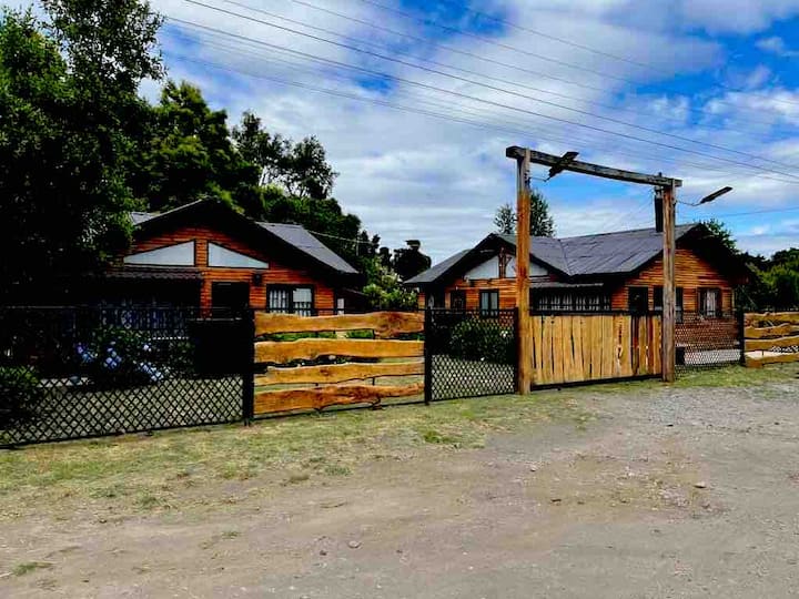Agradable Cabaña Con Wifi, Cable, Estacionamiento - Pucon
