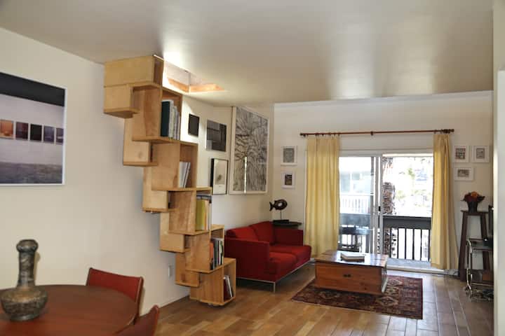 Gorgeous Beach Condo With Peak-a-boo Ocean View - Huntington Beach
