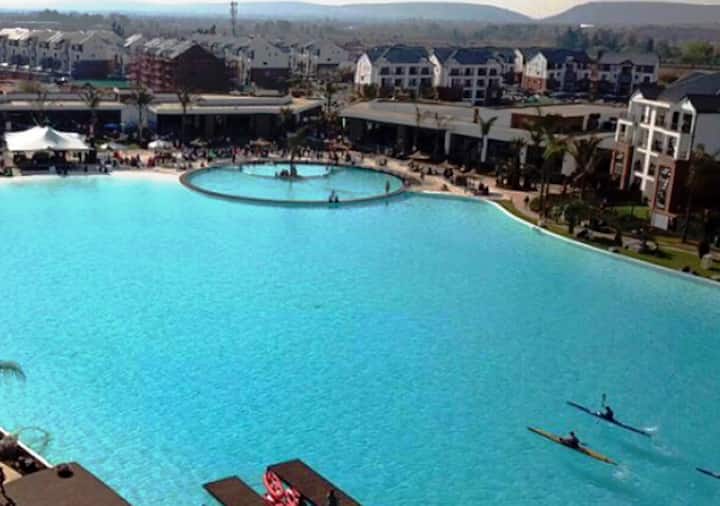 Stylish 1 Bedroom Apartment @The Blyde Pretoria - Tyger Valley