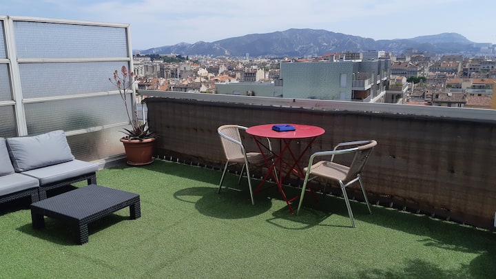 Studio  Avec Grande Terrasse Ensoleillée Plein Sud - Marseille