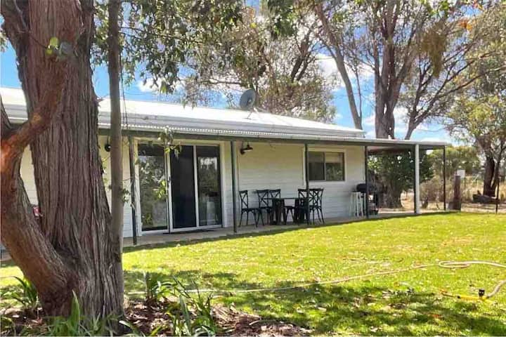 The Bungalow Cottage - Retreat - Young