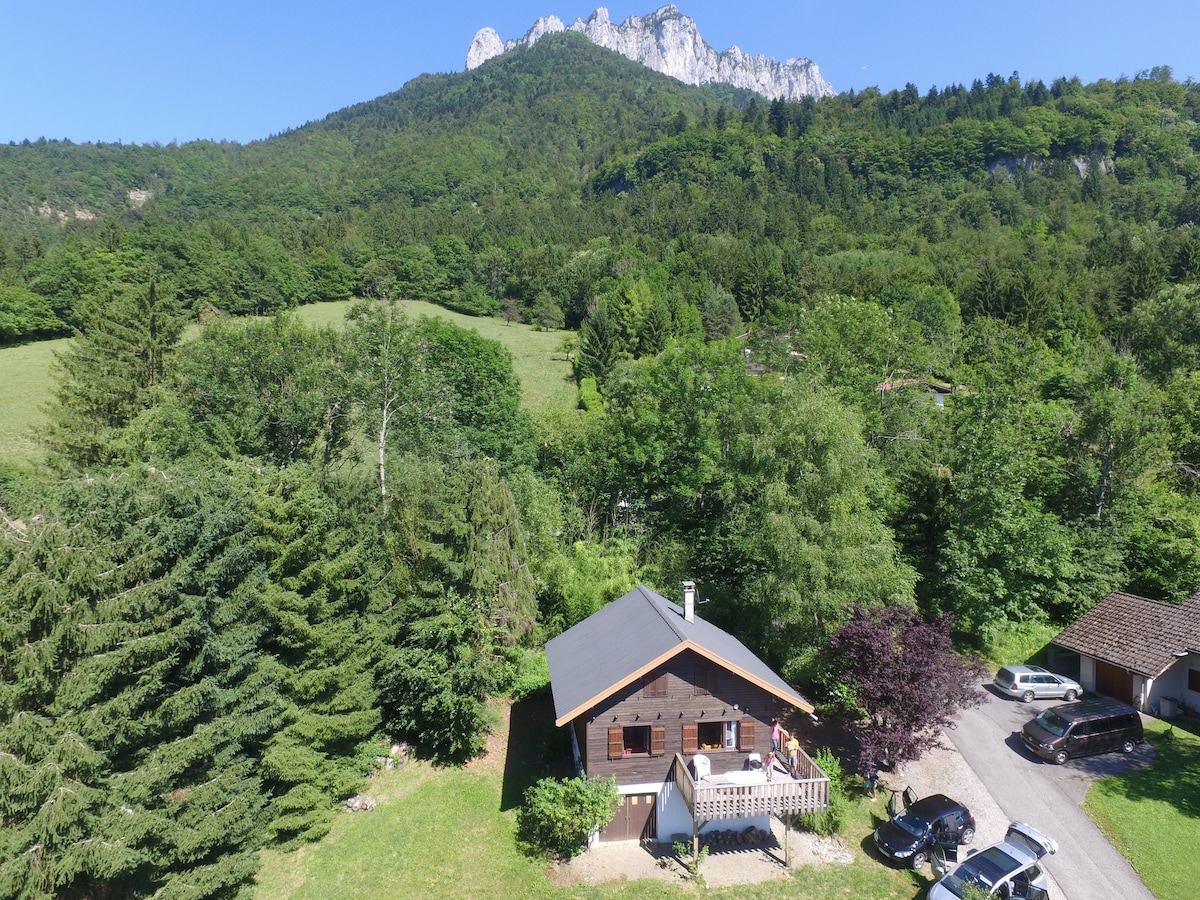 Chalet vue lac d'Annecy jusqu’à 12 personnes - Chalets à louer à Bluffy ...