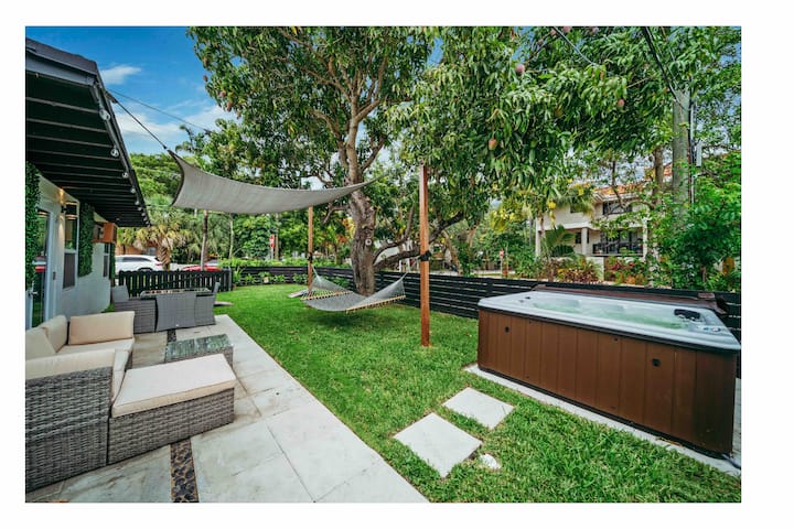 Mango Oasis | Private Hottub Near Las Olas & Beach - Fort Lauderdale