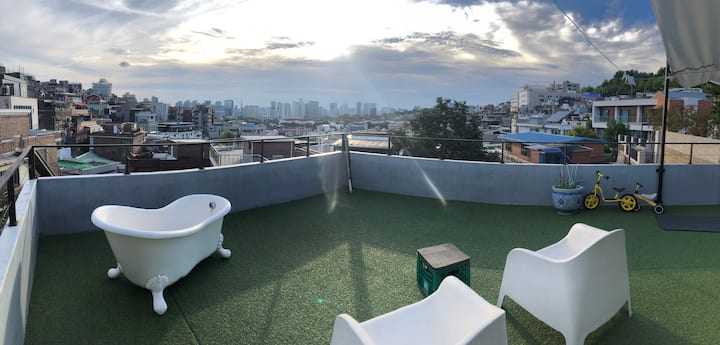 Best rooftop to enjoy Seoul sunset over Namsan - Houses for Rent in ...
