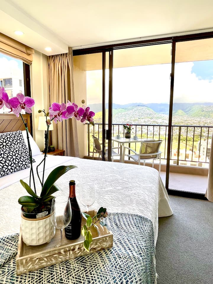 Renovated Waikiki Mountain View Free 1 Parking - Honolulu, HI