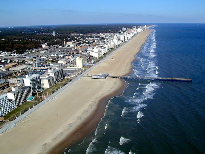 Vb Oceanfront Condo - 1.5 Blocks To The Beach! - Virginia Beach, VA