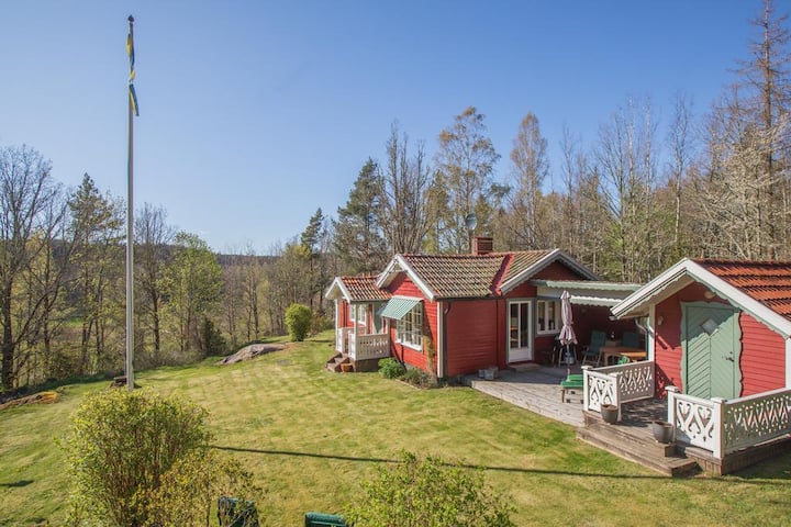 Idyllic Cottage Near Lake - Gränna