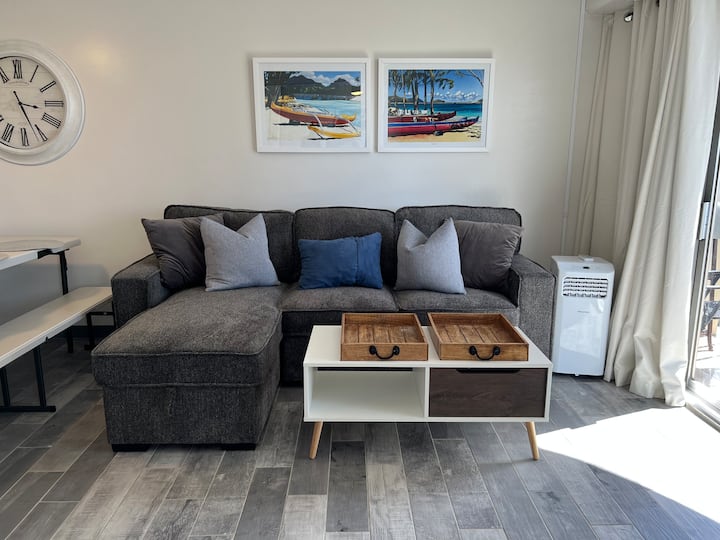 Charming Waikiki 🌺 Apt Sleeps 6 W/ Free Parking - Kaneohe, HI