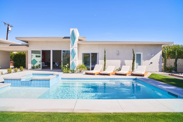 Relax Poolside W/stunning Views & Private Casita - Palm Springs, CA