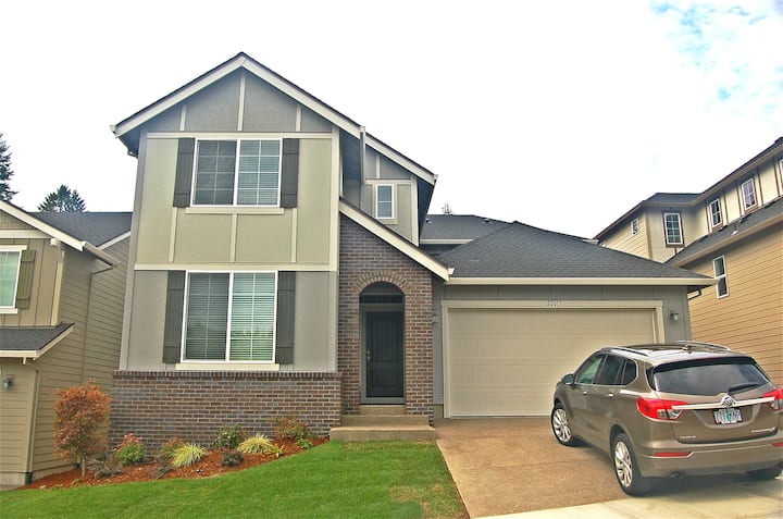Convenient  Brand New 5 Bedroom Home - Wilsonville, OR