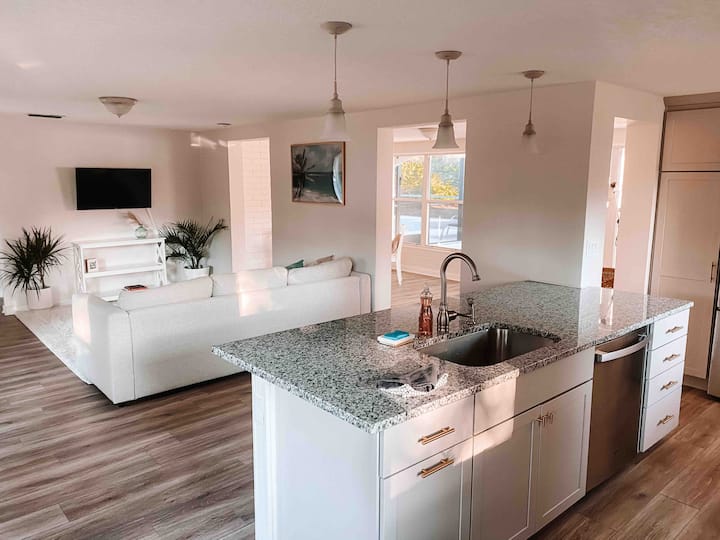 Brittons Hill - Adorable 2/1 With Full Kitchen - DeLand, FL